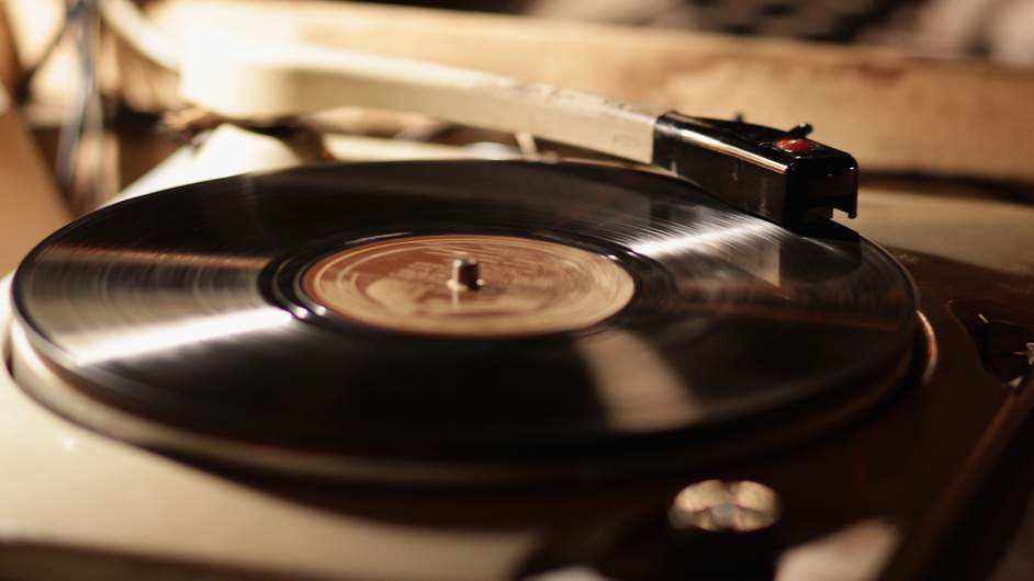 Vinyl Albums A Hit Again With Record Sales – Record Collecting Vinyl ...
